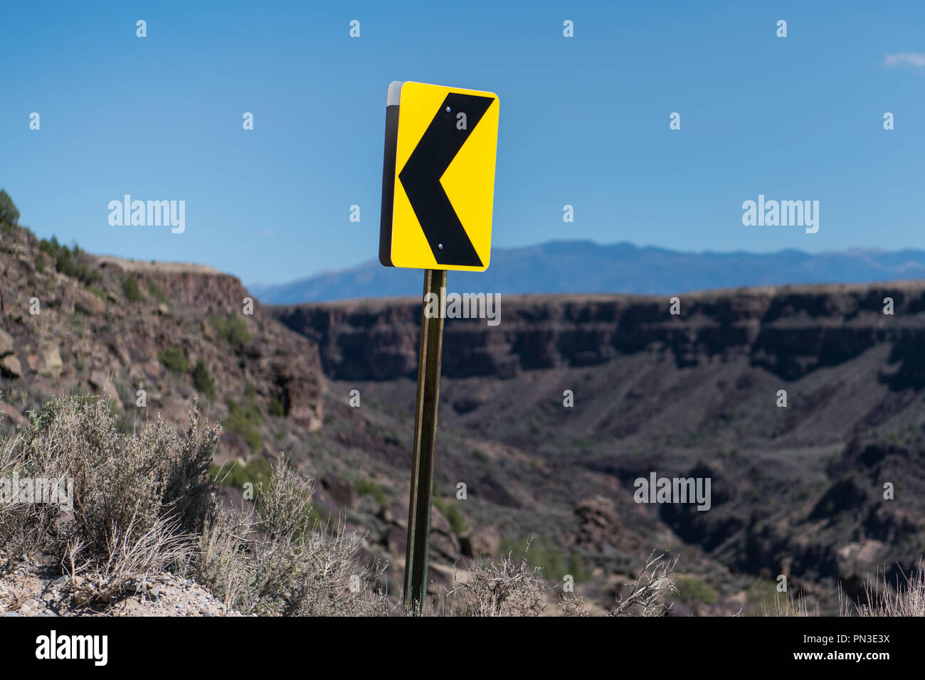 Destination arrow hi-res stock photography and images - Alamy