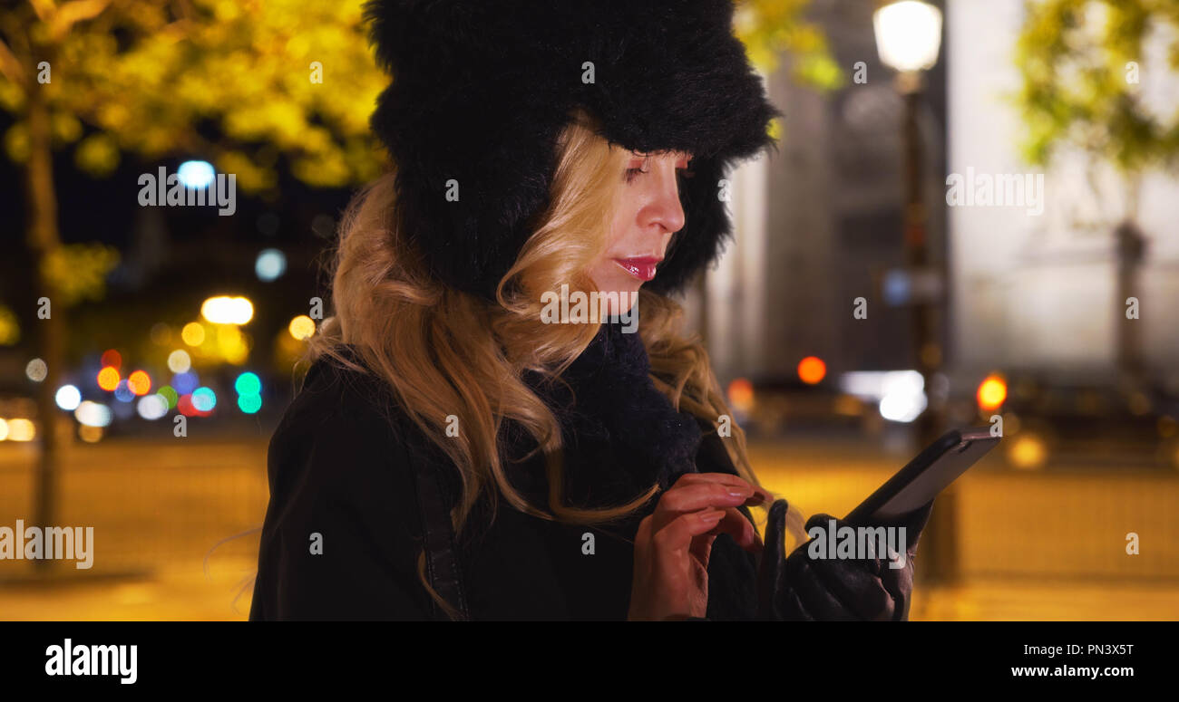 Woman cellphone in night paris hi-res stock photography and images - Alamy