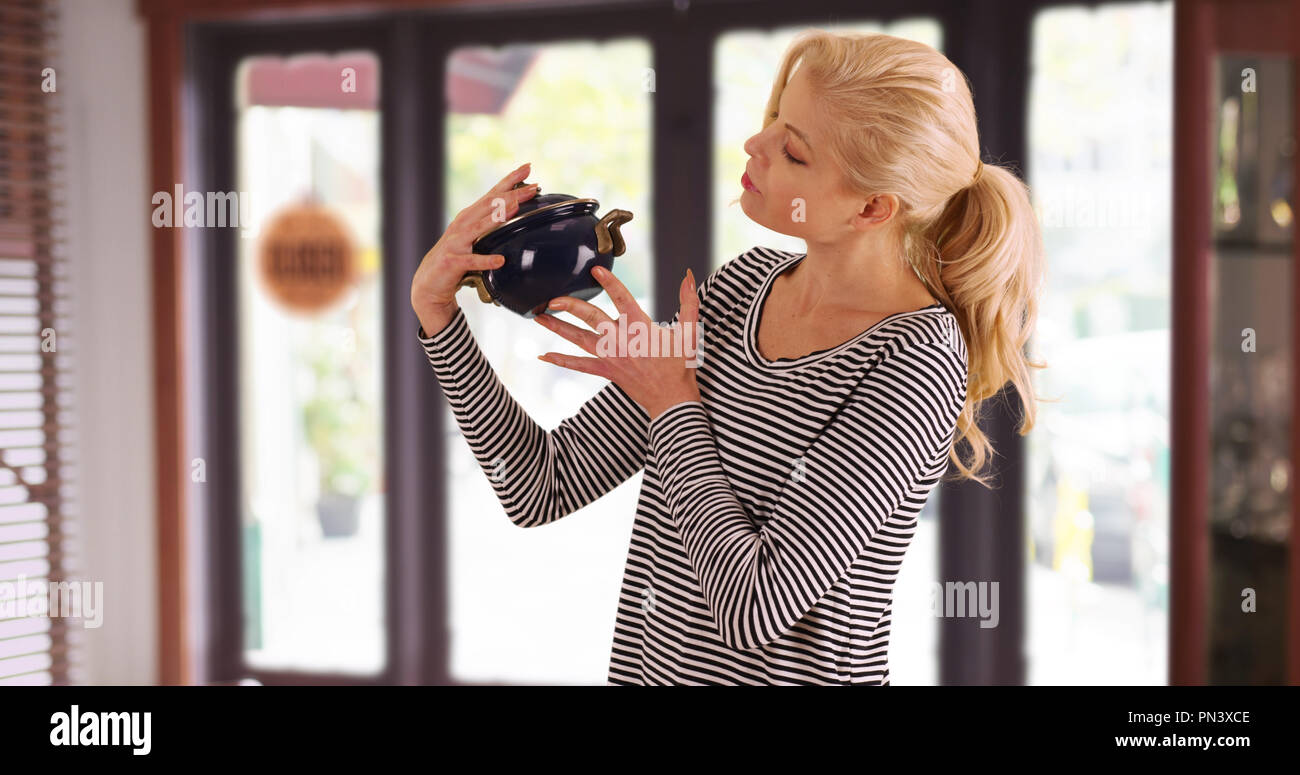 Checking price tag hi-res stock photography and images - Alamy