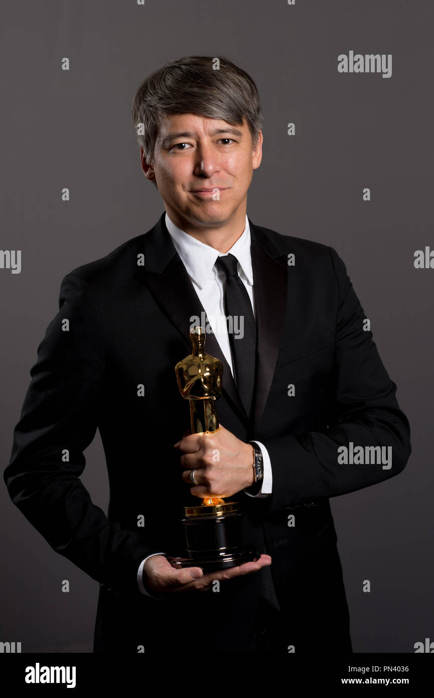 Tom Cross poses backstage with the Oscar® for Achievement in film ...