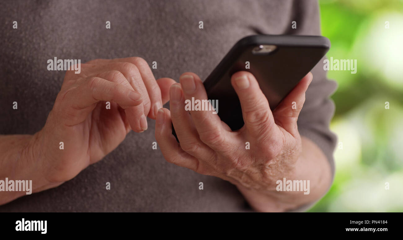 Elderly old lady typing text hi-res stock photography and images - Alamy