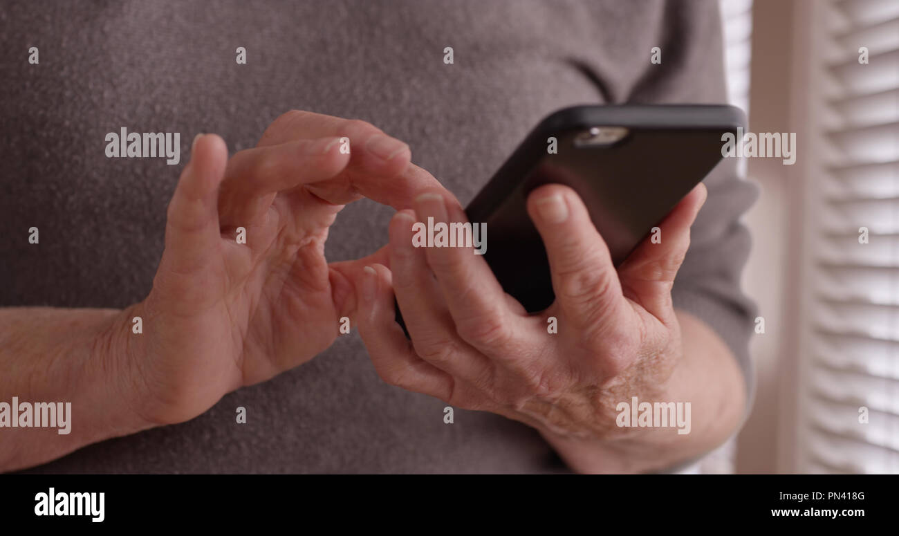 Elderly old lady typing text hi-res stock photography and images - Alamy