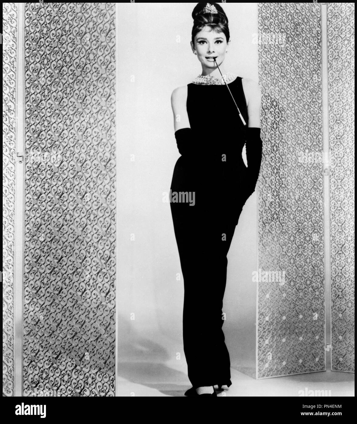 Audrey Hepburn Cigarette Stock Photos & Audrey Hepburn Cigarette Stock ...