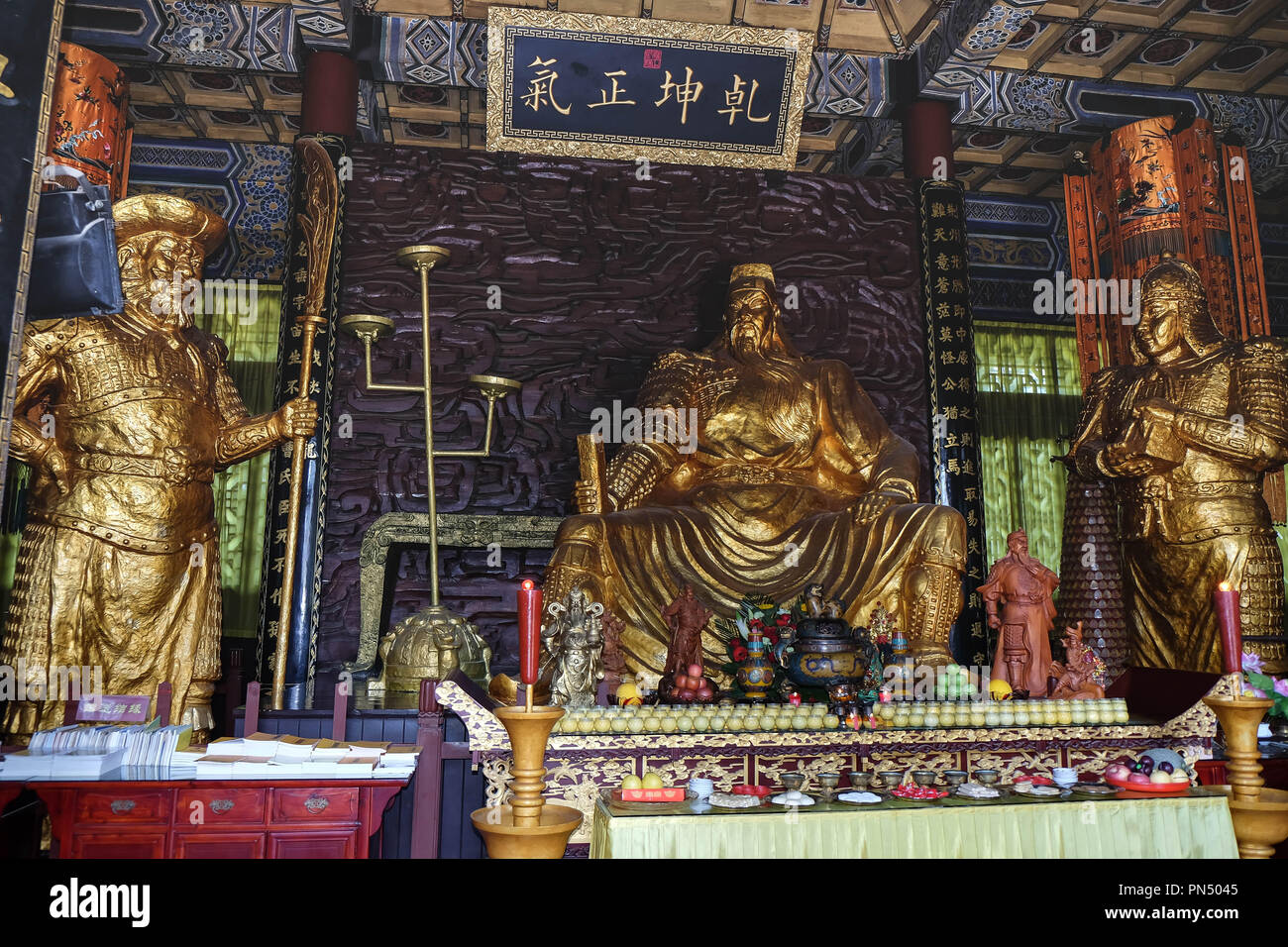 INGZHOU, CHINA - Jun 6 2018: Guan Yu Statue. Guan Yu Temple. Travel in ... INGZHOU, CHINA - Jun 6 2018: Guan Yu Statue. Guan Yu Temple. Travel in ...