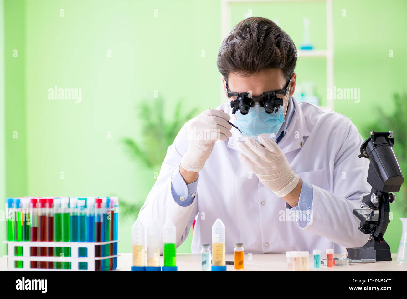 Man chemist working in the lab Stock Photo - Alamy