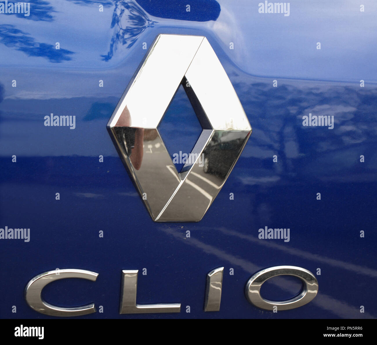 Renault Clio badge Stock Photo - Alamy