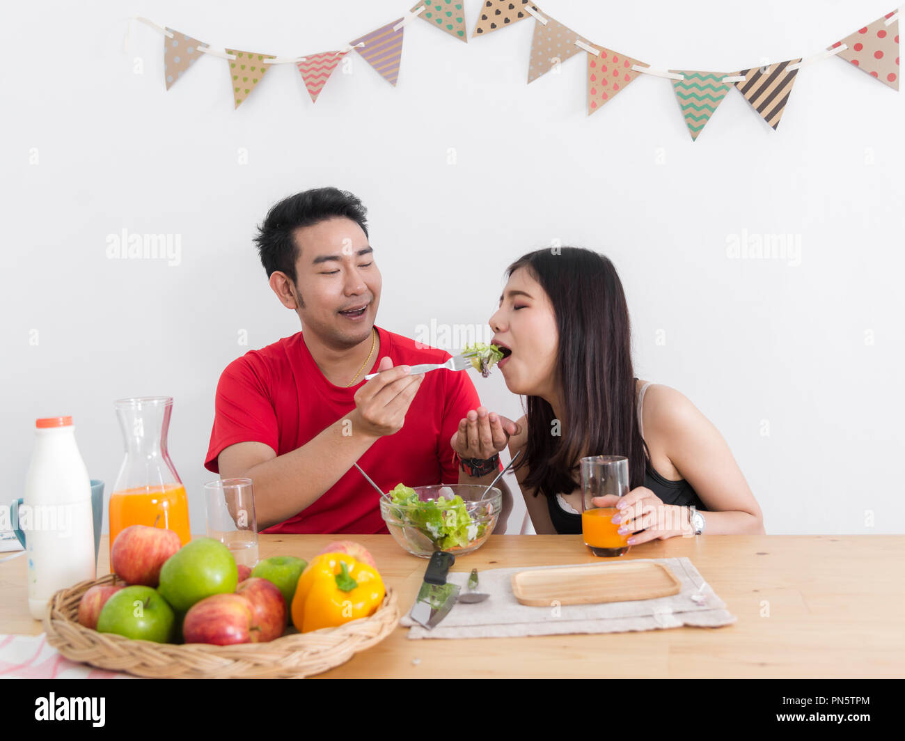Couple feeding each other hi-res stock photography and images - Alamy