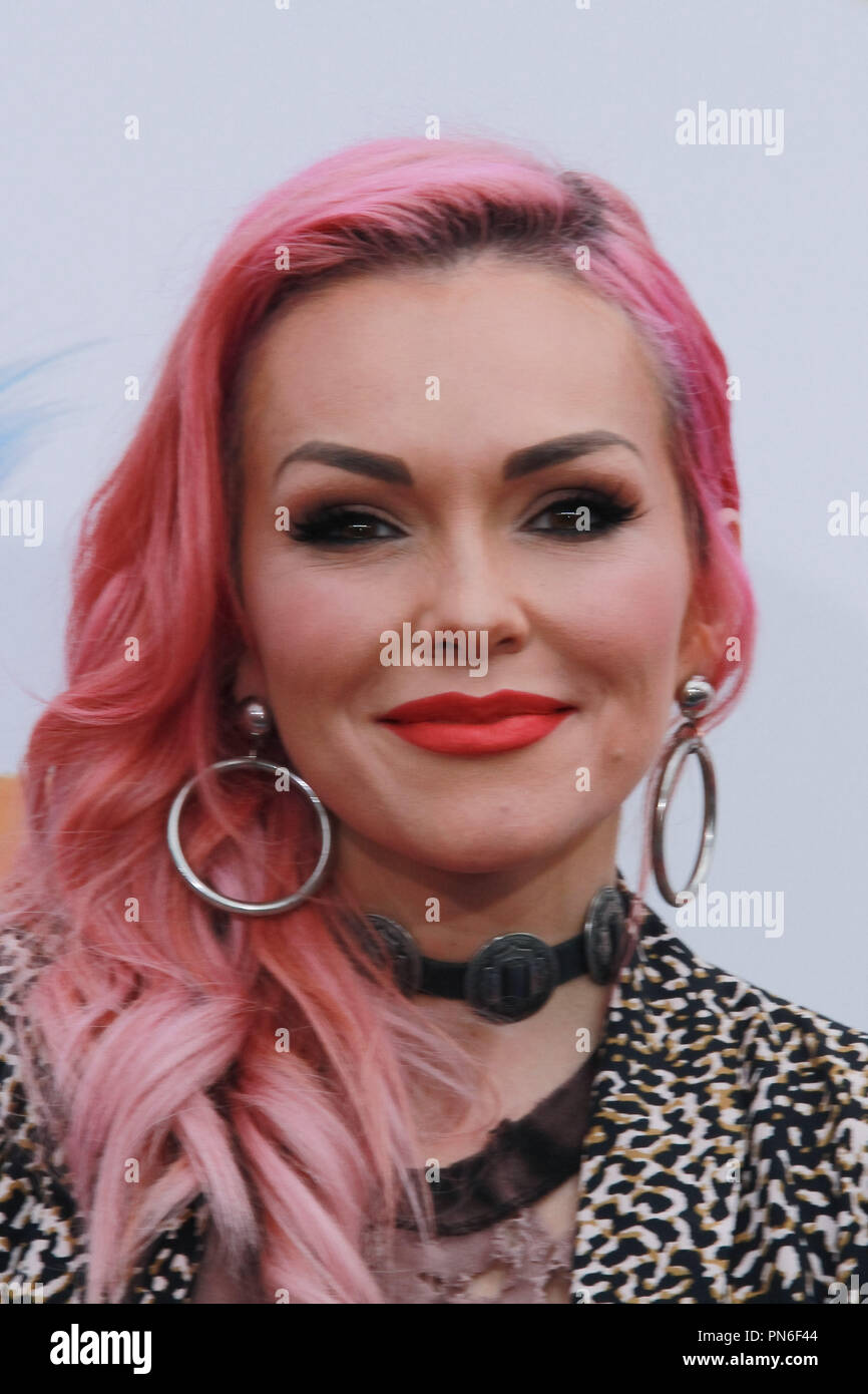 Kandee Johnson 10/23/2016 Premiere of "Trolls" held at the Regency ...