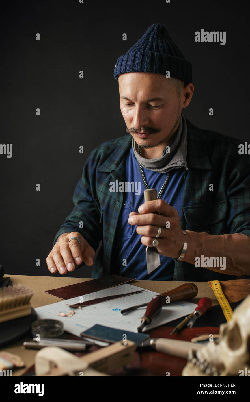 Close up shoemaker measuring hi-res stock photography and images - Alamy