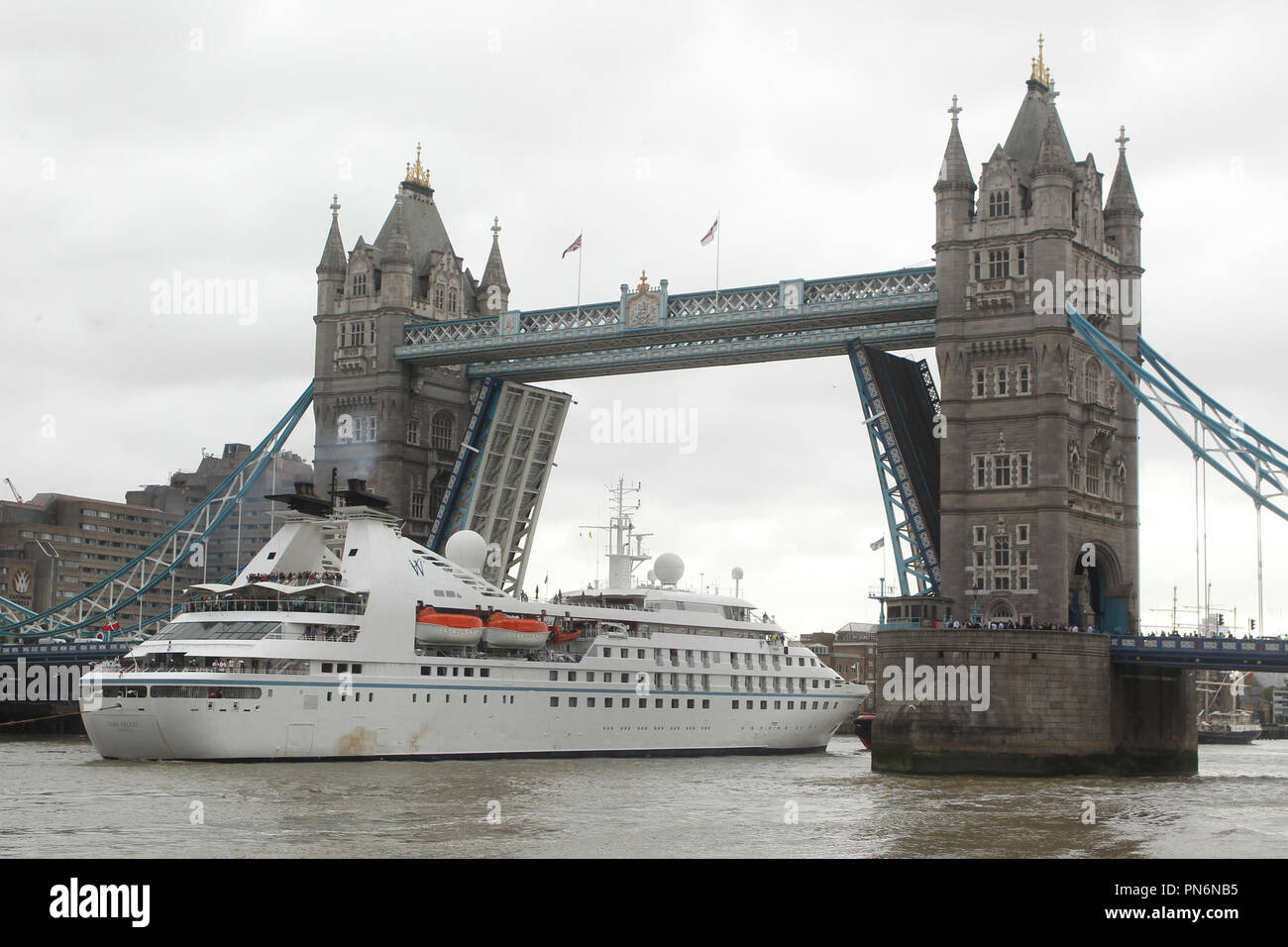 Boats Pass Through Tower Bridge High Resolution Stock Photography and ...
