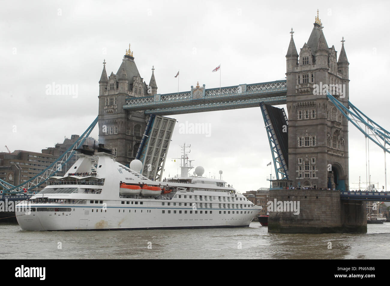 Boats Pass Through Tower Bridge High Resolution Stock Photography and ...
