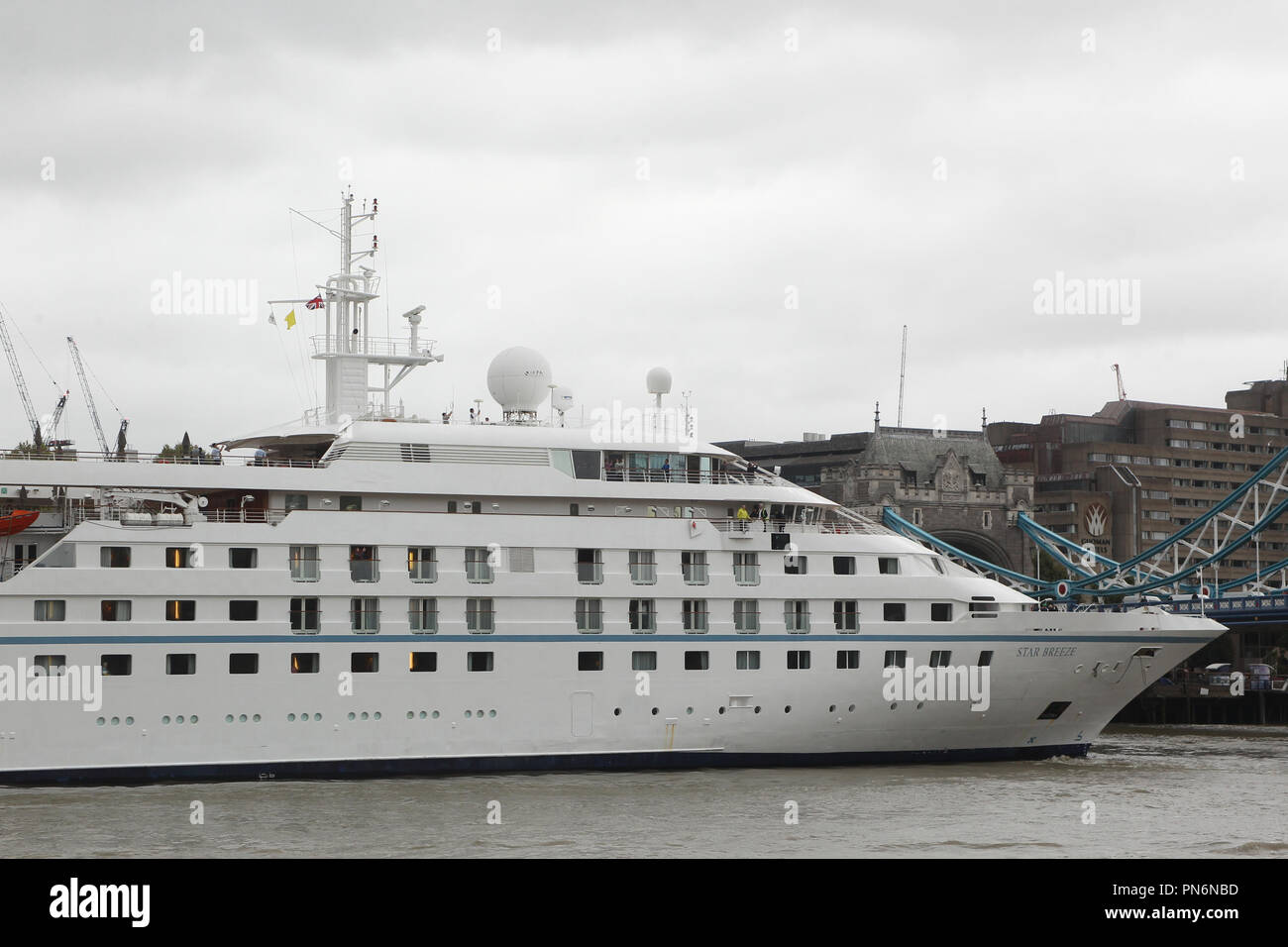 London, UK, Sep 20th 2018. Tower Bridge lifts for the luxury liner Star ...