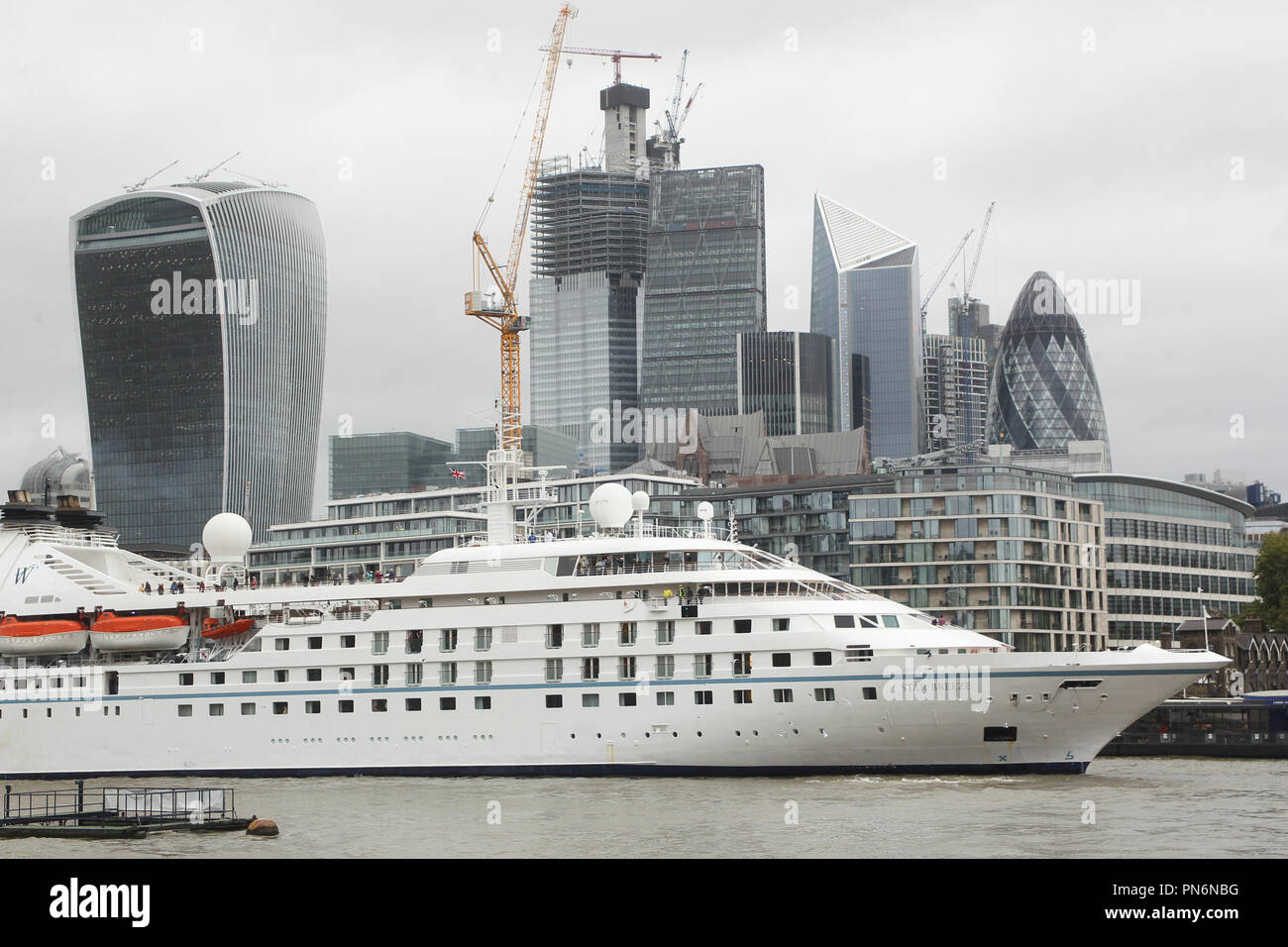 London, UK, Sep 20th 2018. Tower Bridge lifts for the luxury liner Star ...