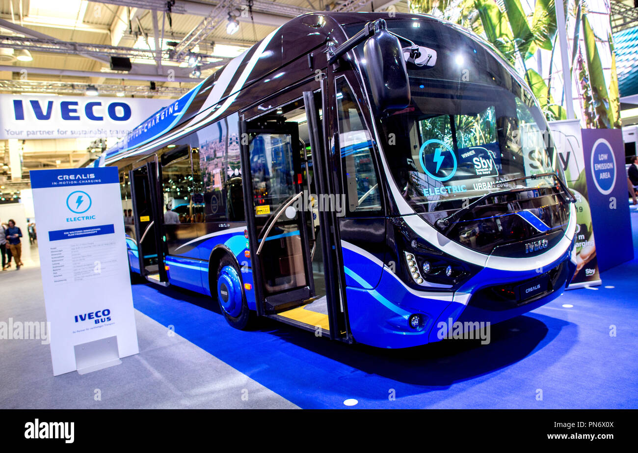 20 September 2018, Lower Saxony, Hanover: An electrically powered bus ...