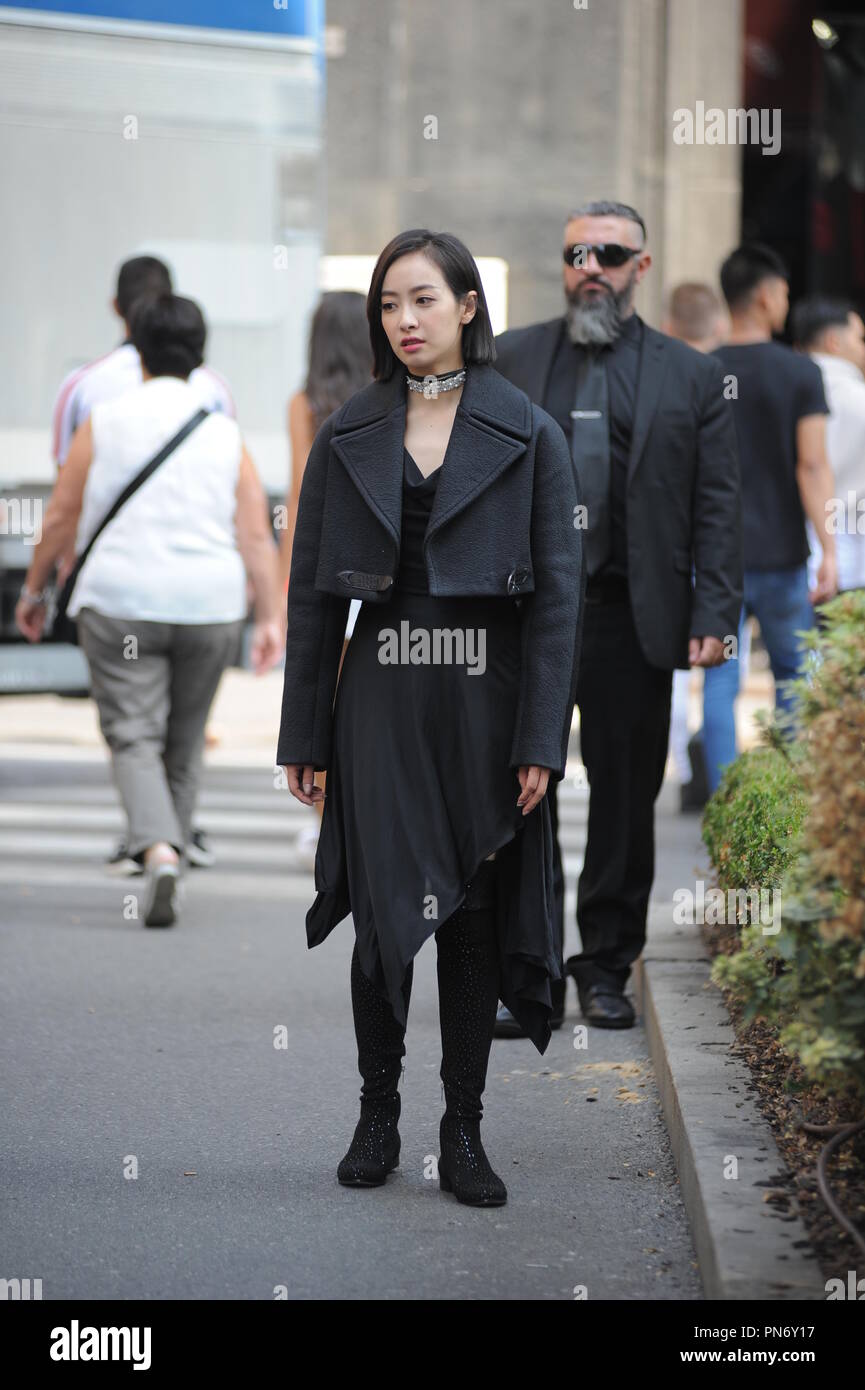 Song singer surrounded hi-res stock photography and images - Alamy