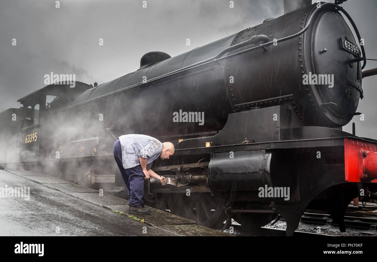 Steam engine driver and wheels hi-res stock photography and images - Alamy