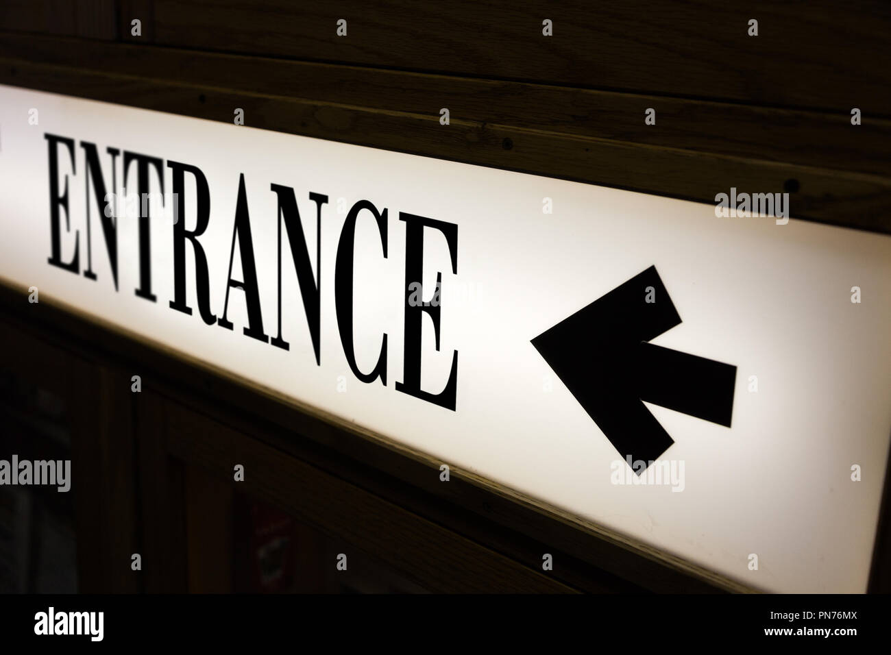 Entrance sign with arrow hi-res stock photography and images - Alamy