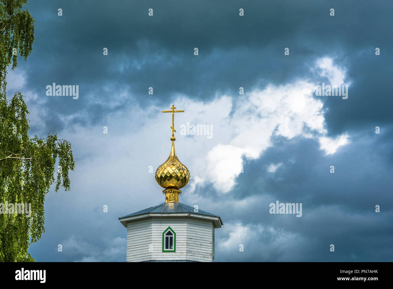 Gold church hi-res stock photography and images - Alamy