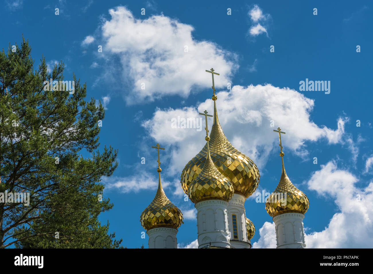 Gold church hi-res stock photography and images - Alamy