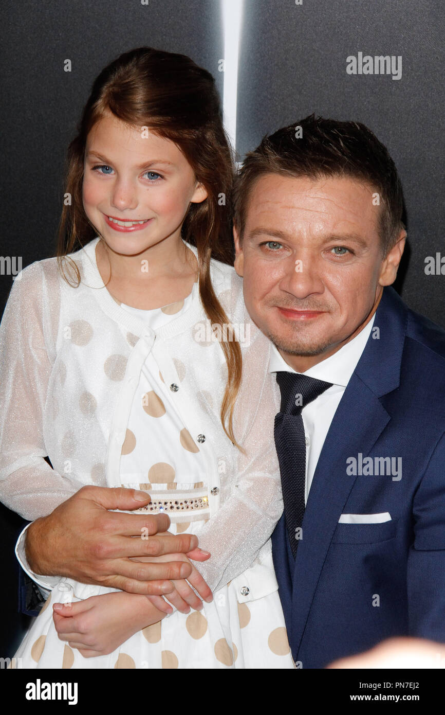 Abigail pniowsky jeremy renner hi-res stock photography and images - Alamy