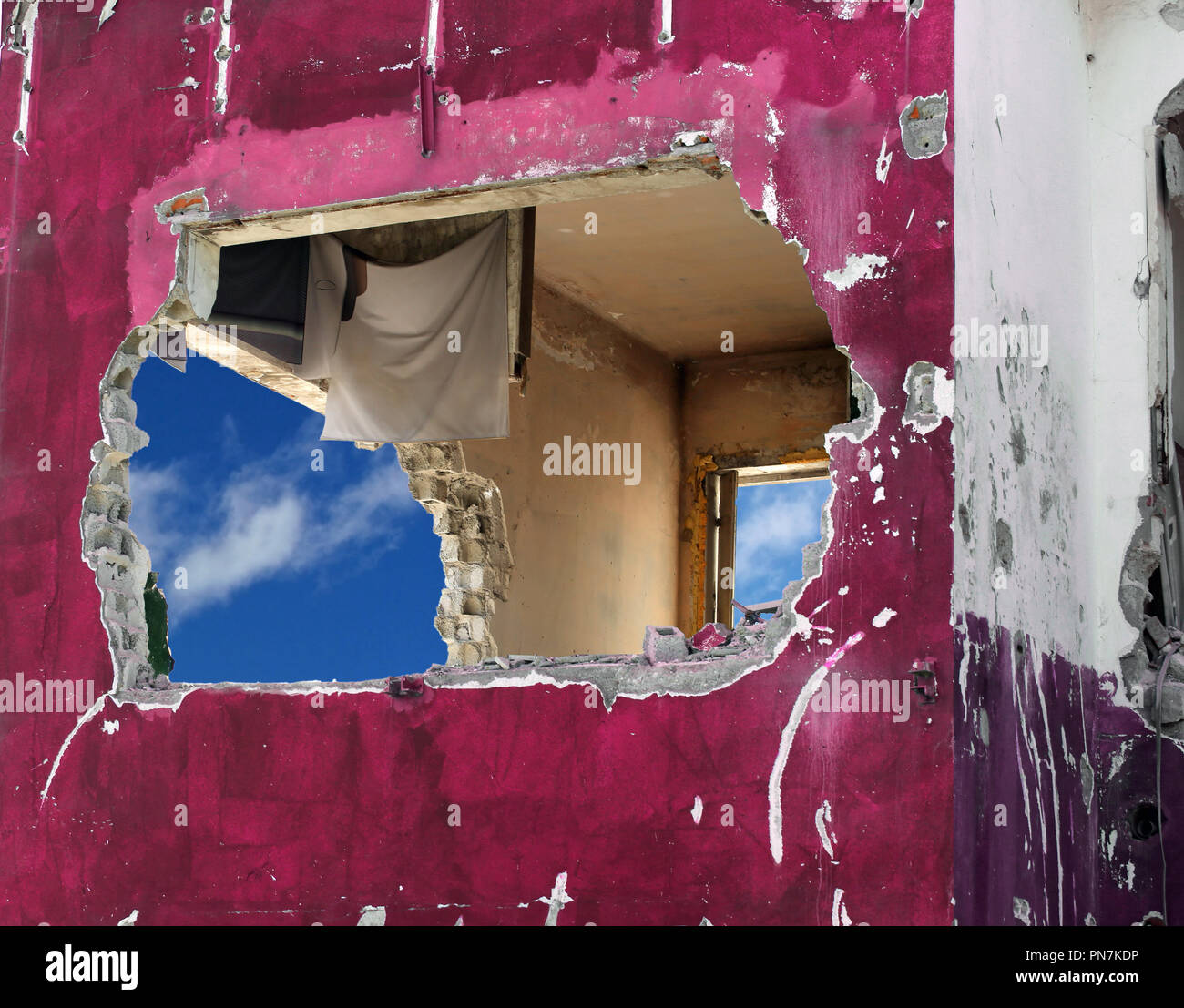 broken wall with wide hole of a destroyed house Stock Photo - Alamy