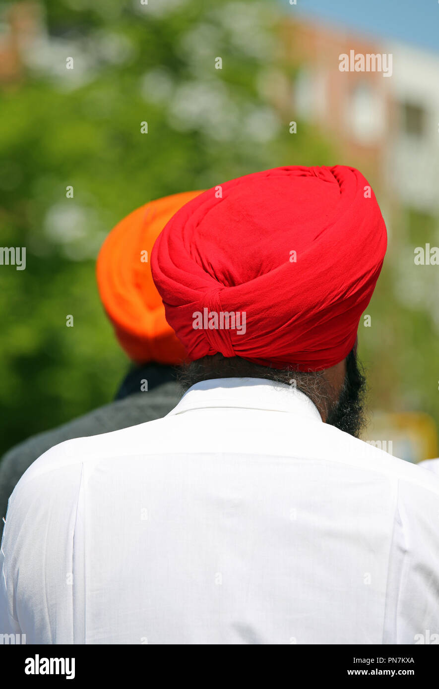 Red turbaned sikh hi-res stock photography and images - Alamy