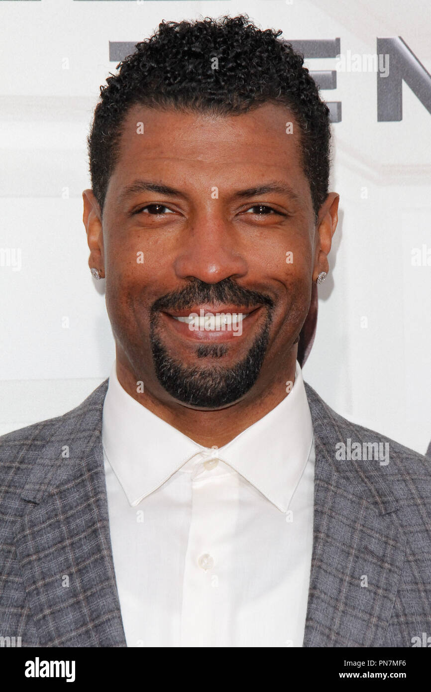 Deon Cole Stock Photos & Deon Cole Stock Images - Alamy