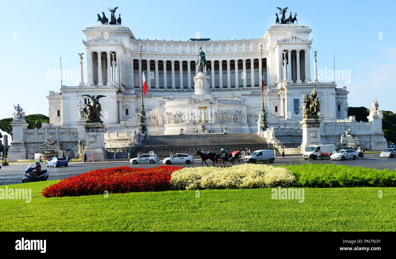 Front facade of the Victor Emmanuel II monument in Piazza Venezia, Rome ...
