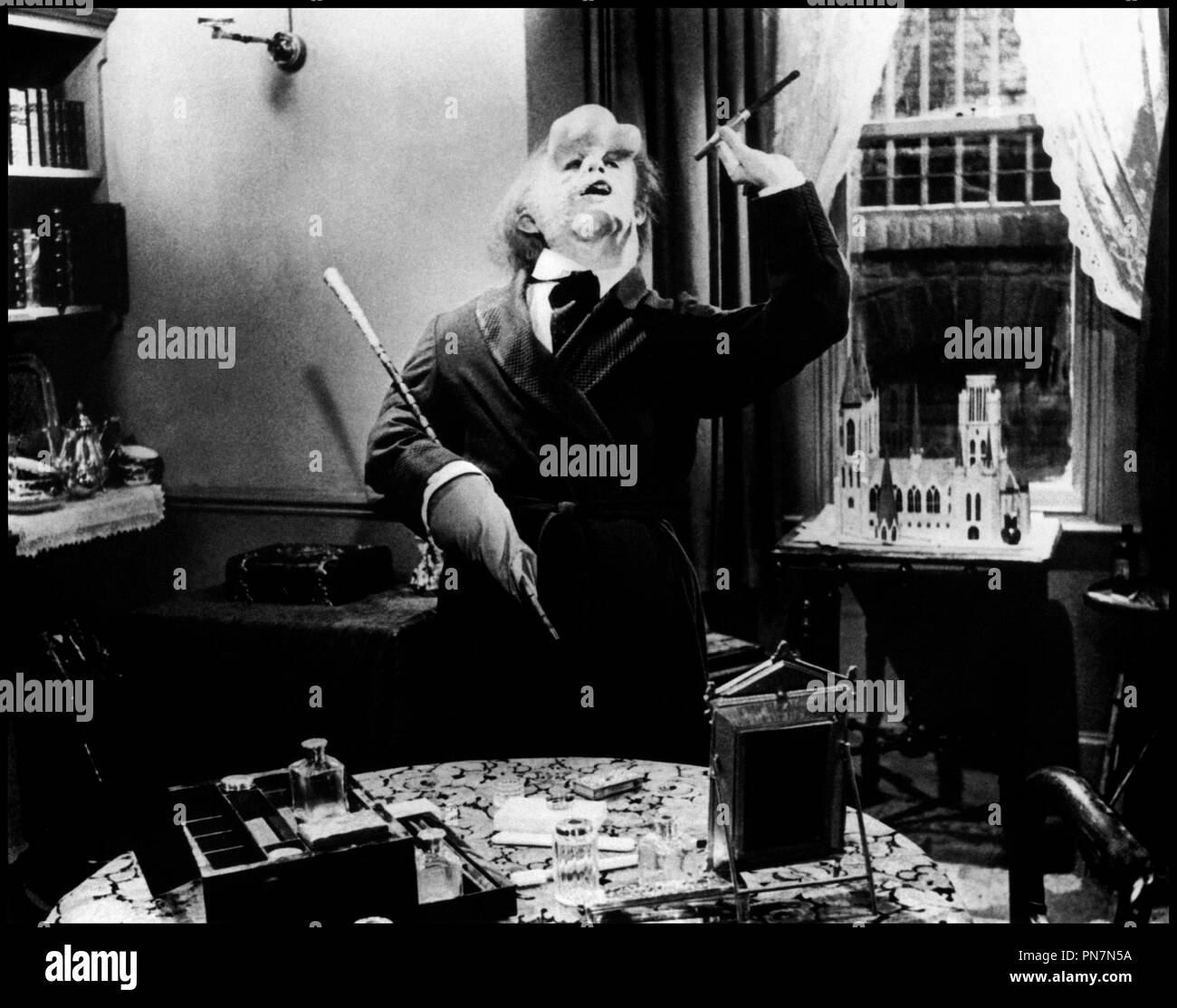 The Elephant Man 1980 John Hurt Stock Photos & The Elephant Man 1980 ...