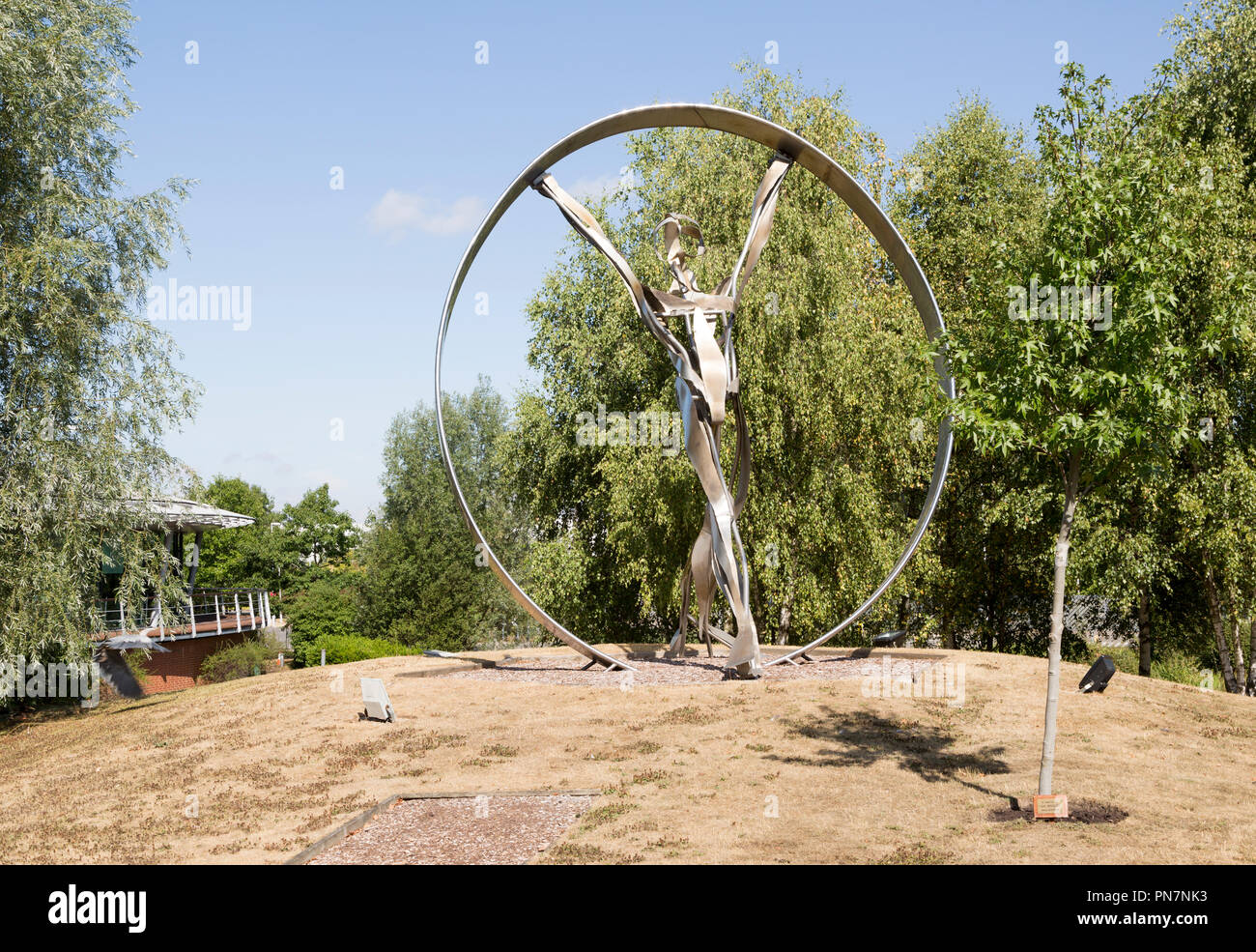 Sculpture in landscaped grounds of Reading International Business Park ...