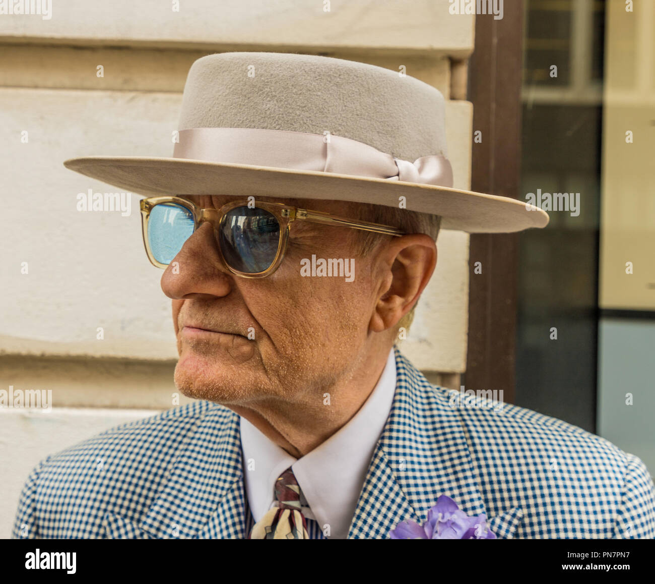 English gentleman hi-res stock photography and images - Alamy
