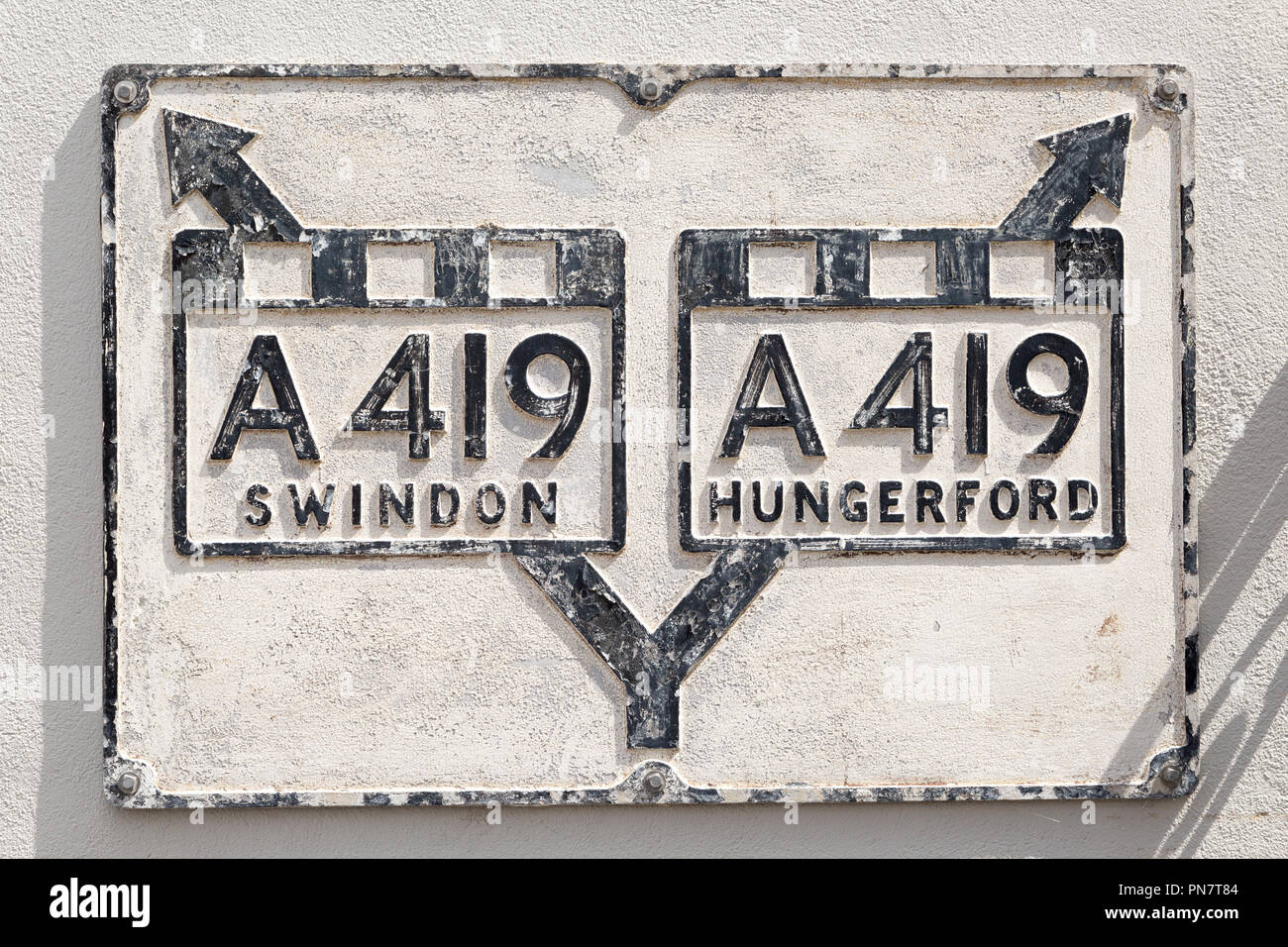 Old road junction A419 road sign for Swindon and Hungerford at Ramsbury ...