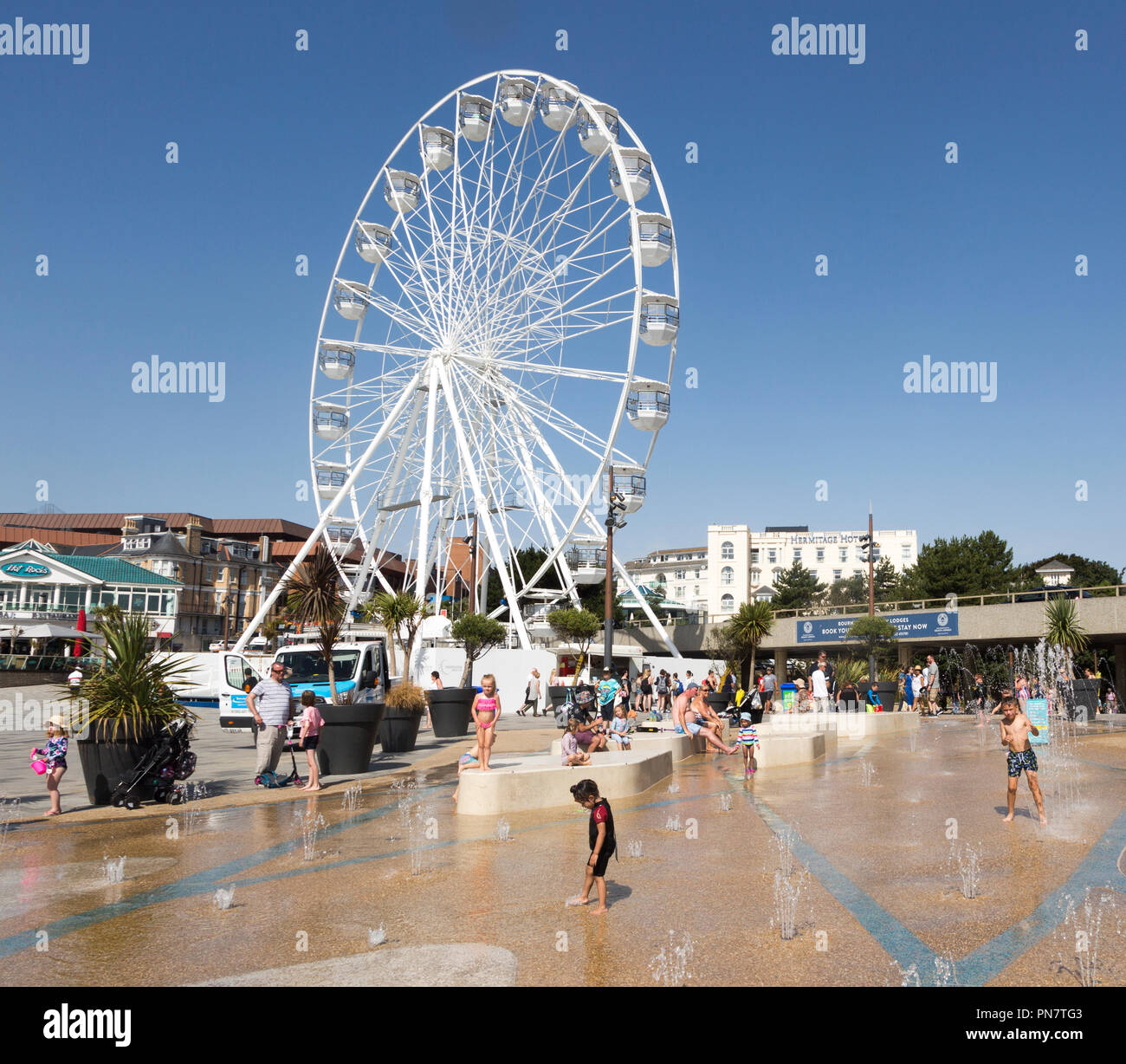 Big Wheel ferris wheel water fountain spray, Pier Approach, Bournemouth ...