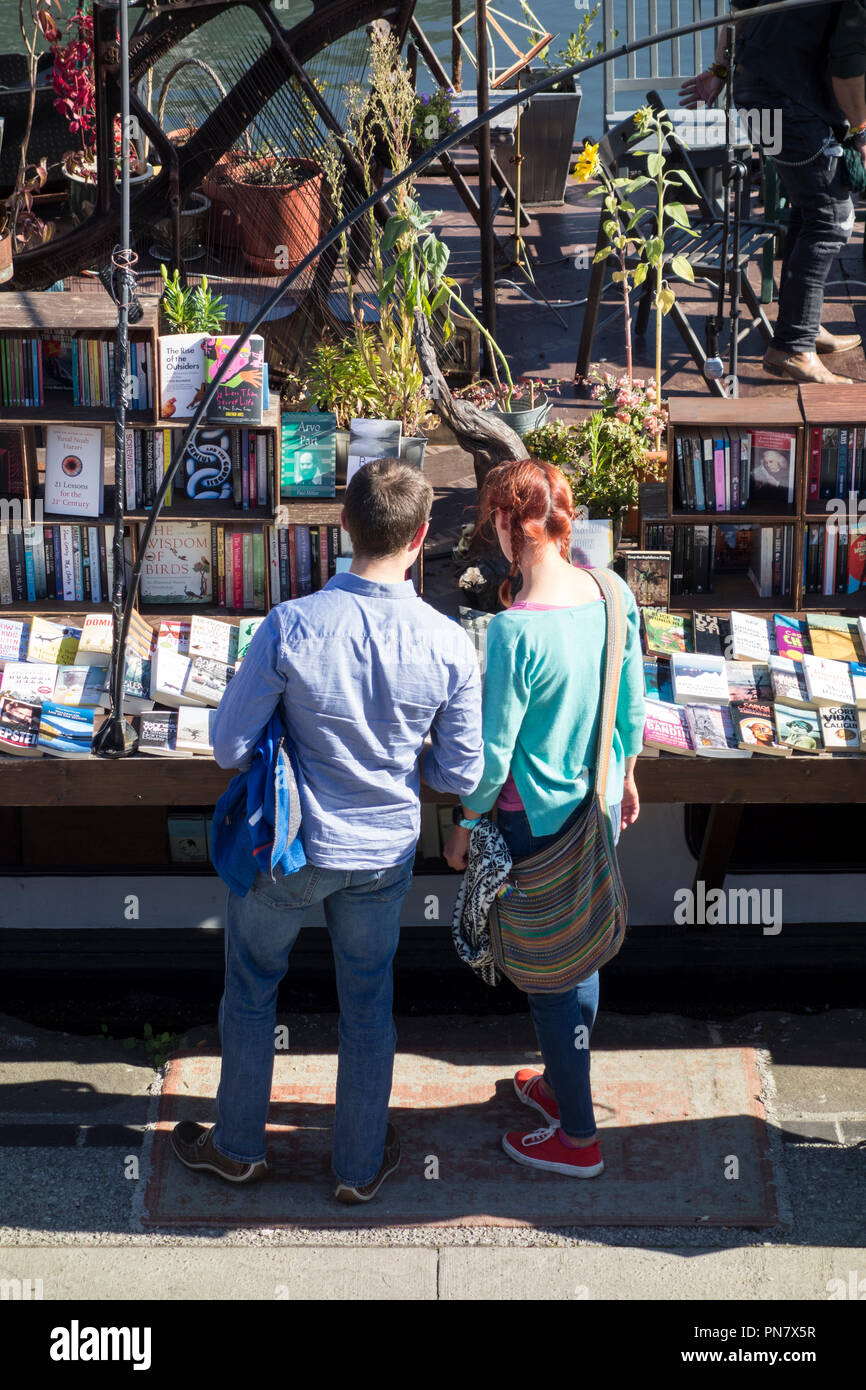 Word On The Water floating bookshop, Regent's Canal Towpath, Kings ...