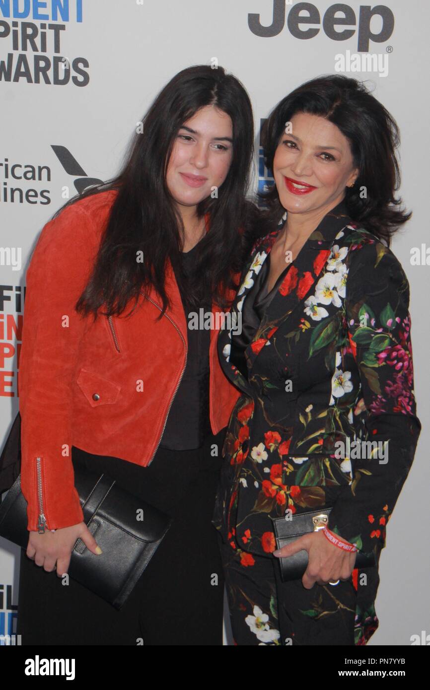 Tara Aghdashloo Manoto