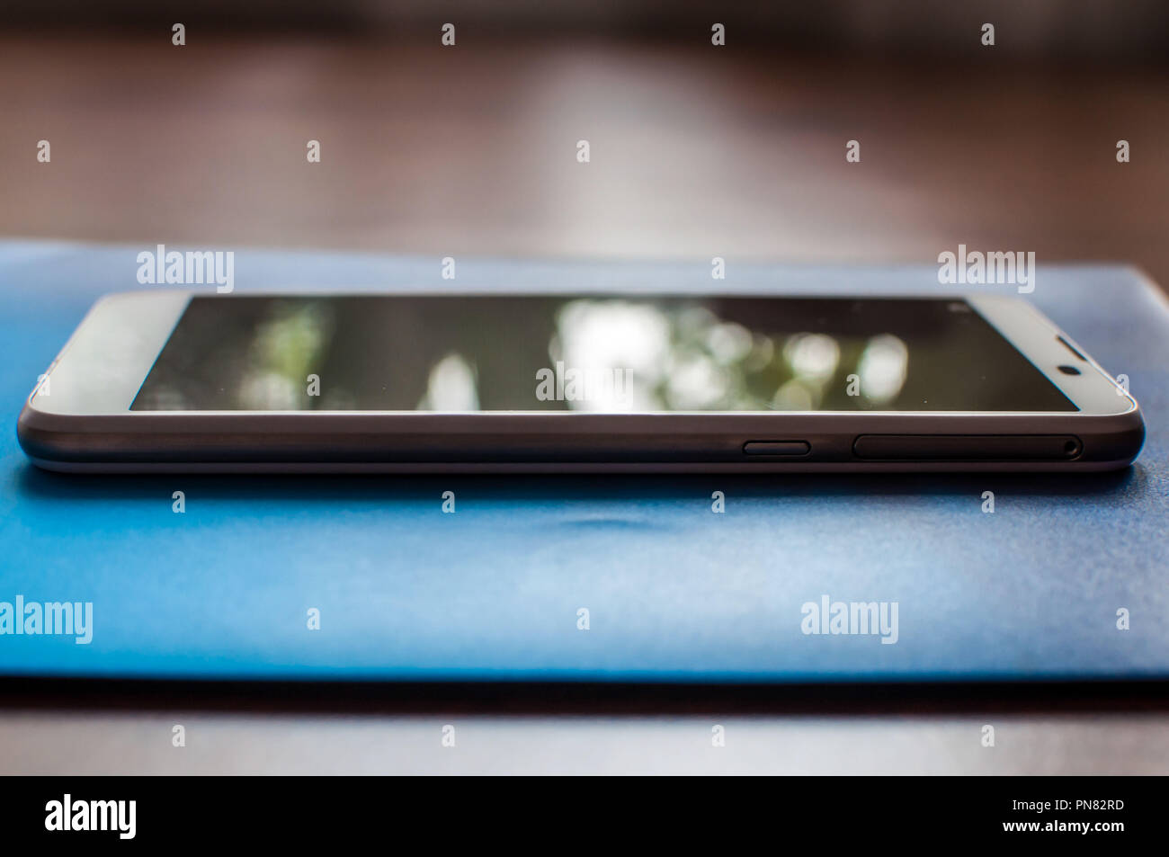 Silver mobile phone close up hi-res stock photography and images - Alamy