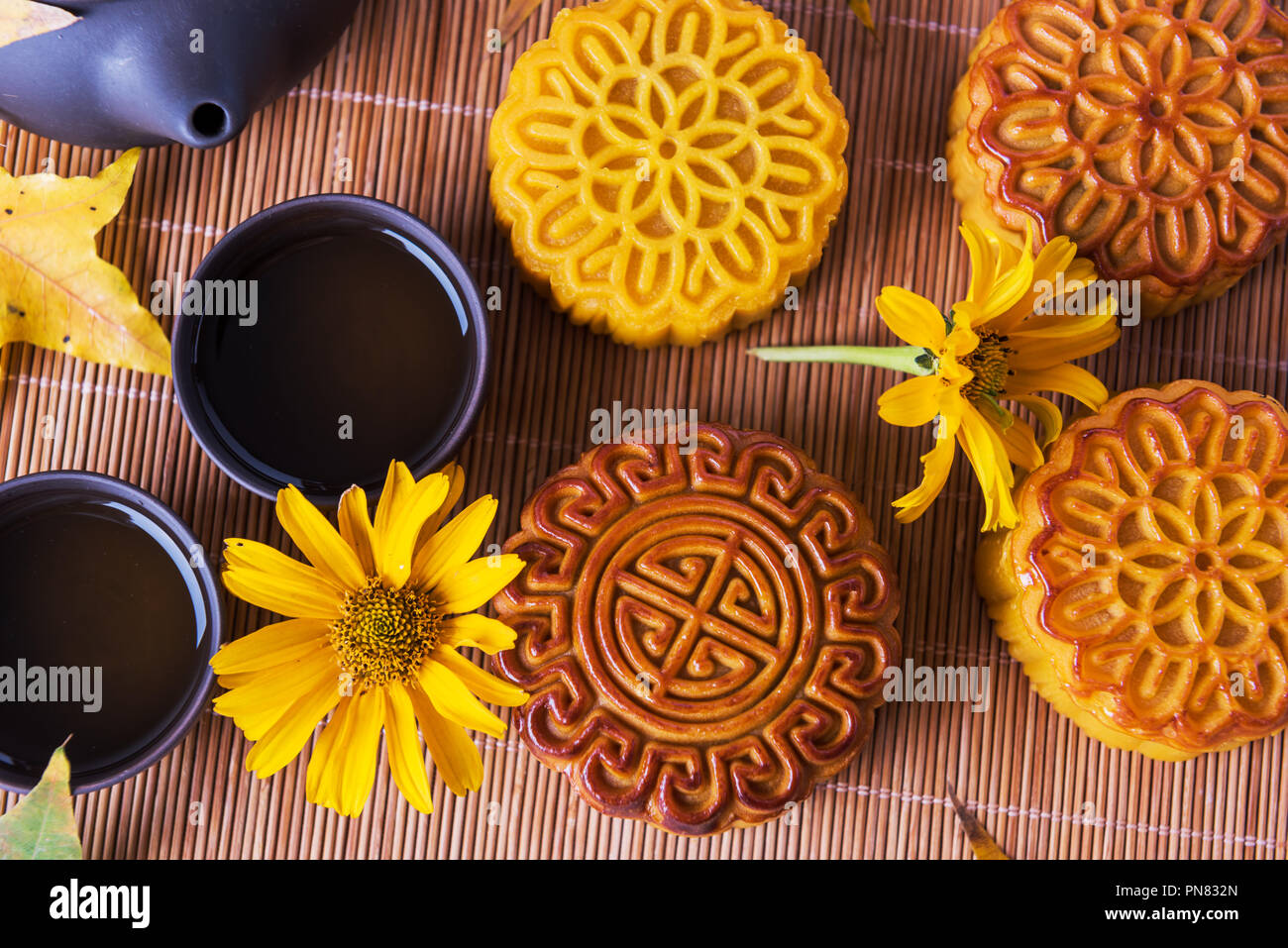 Mid autumn festival chinese culture and tea hi-res stock photography ...
