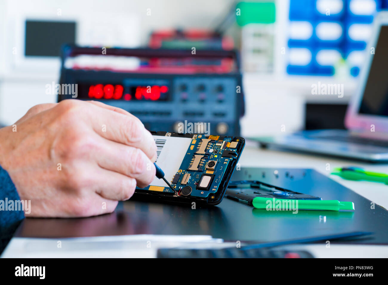 technician repairing broken mobile phone Stock Photo - Alamy