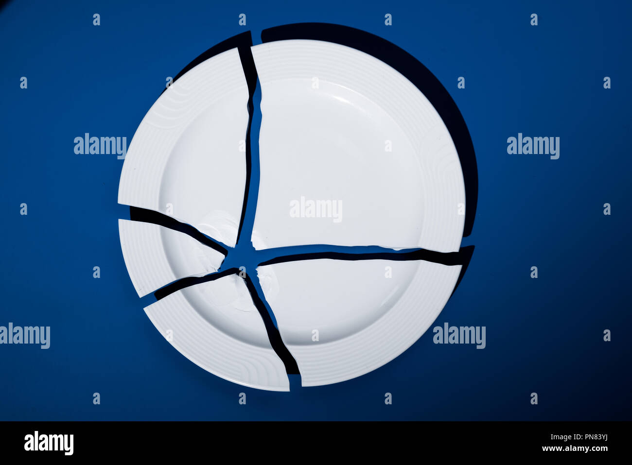 Broken plate hi-res stock photography and images - Alamy