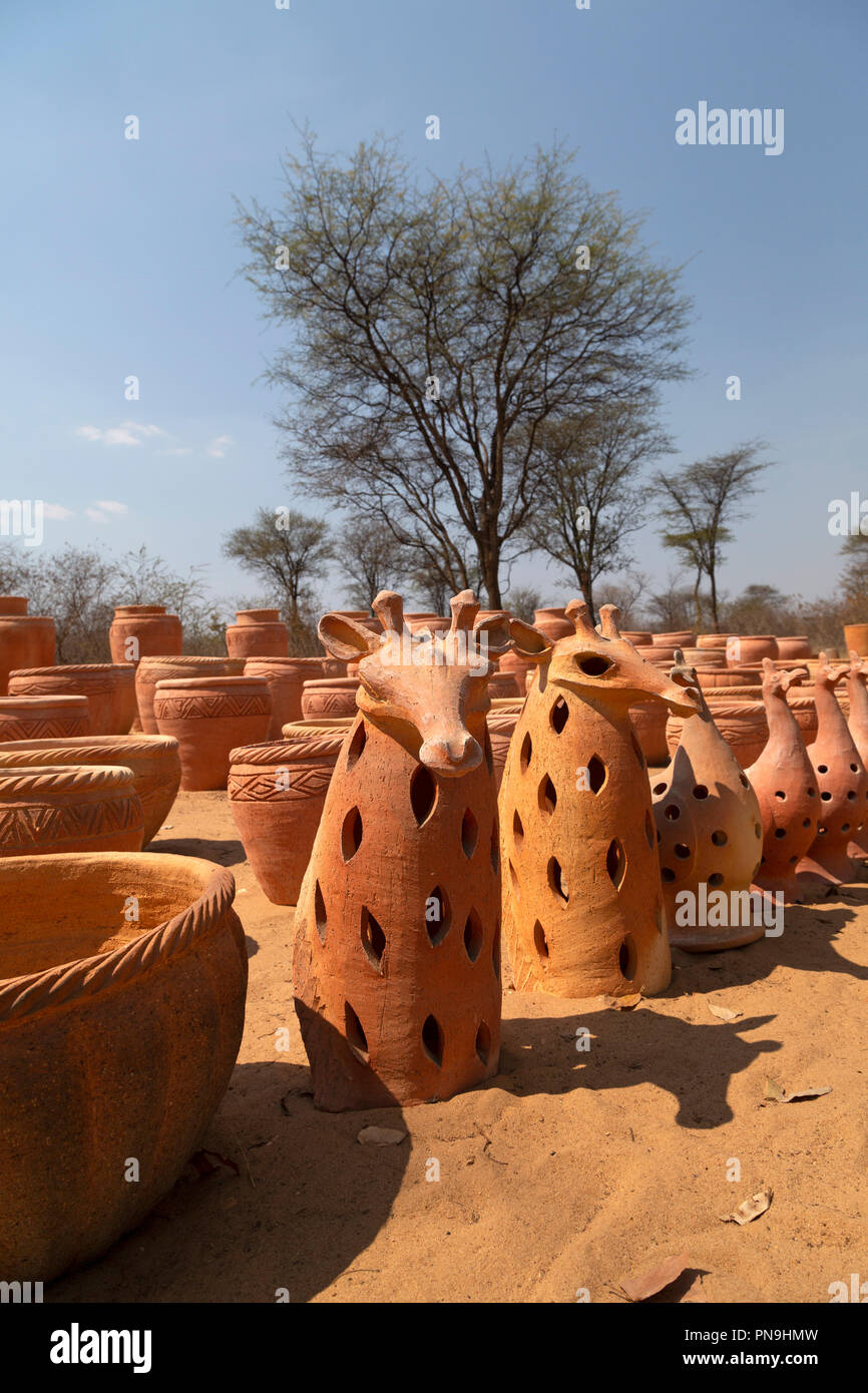 Clay pottery craft zimbabwe hi-res stock photography and images - Alamy