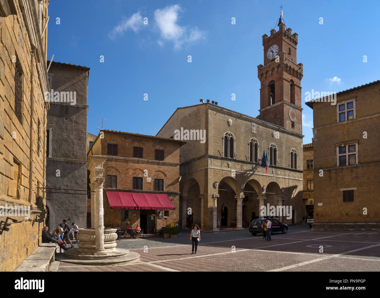 The town square in tuscany hi-res stock photography and images - Alamy