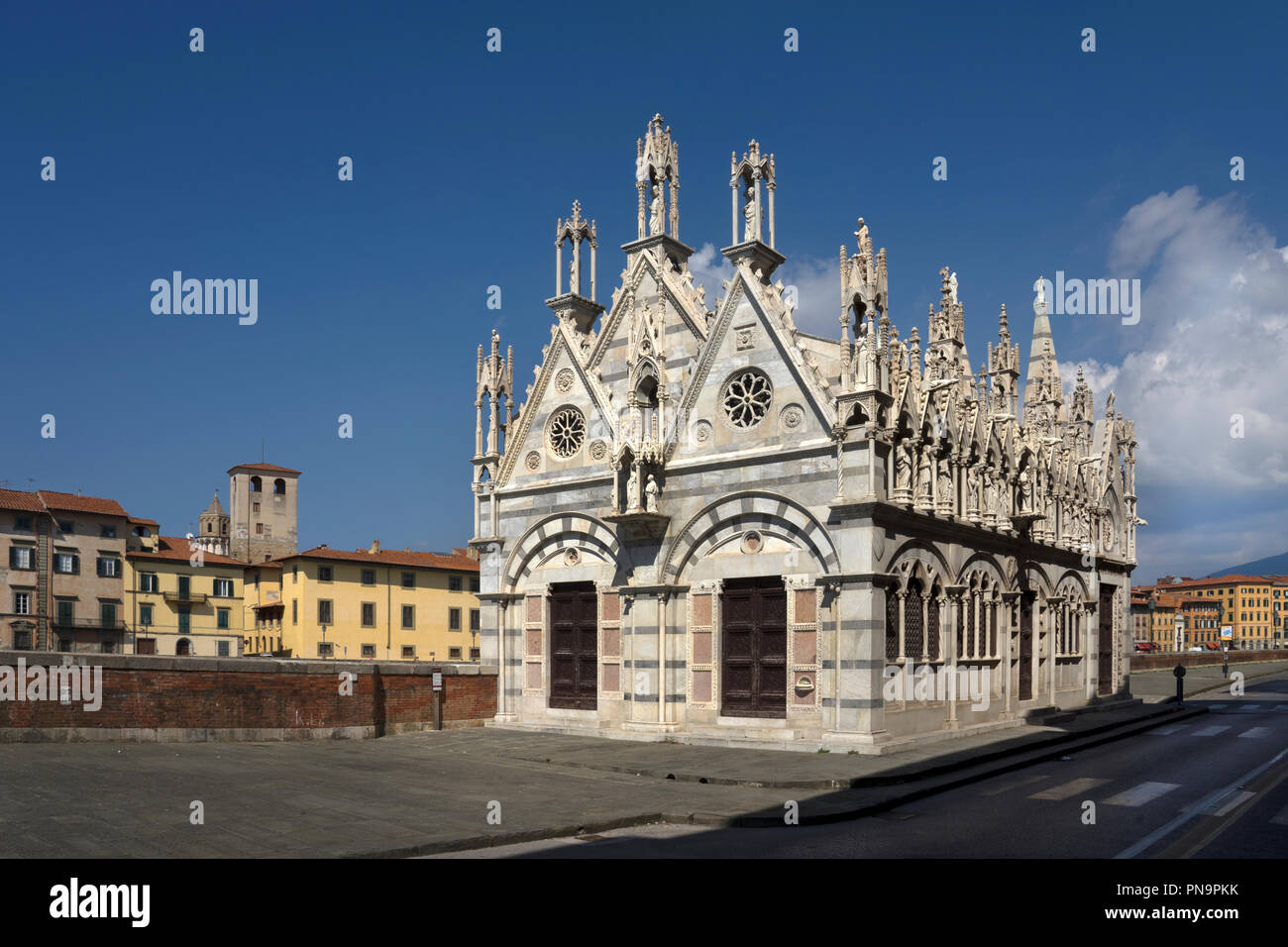 Gothic architecture in italy hi-res stock photography and images - Alamy
