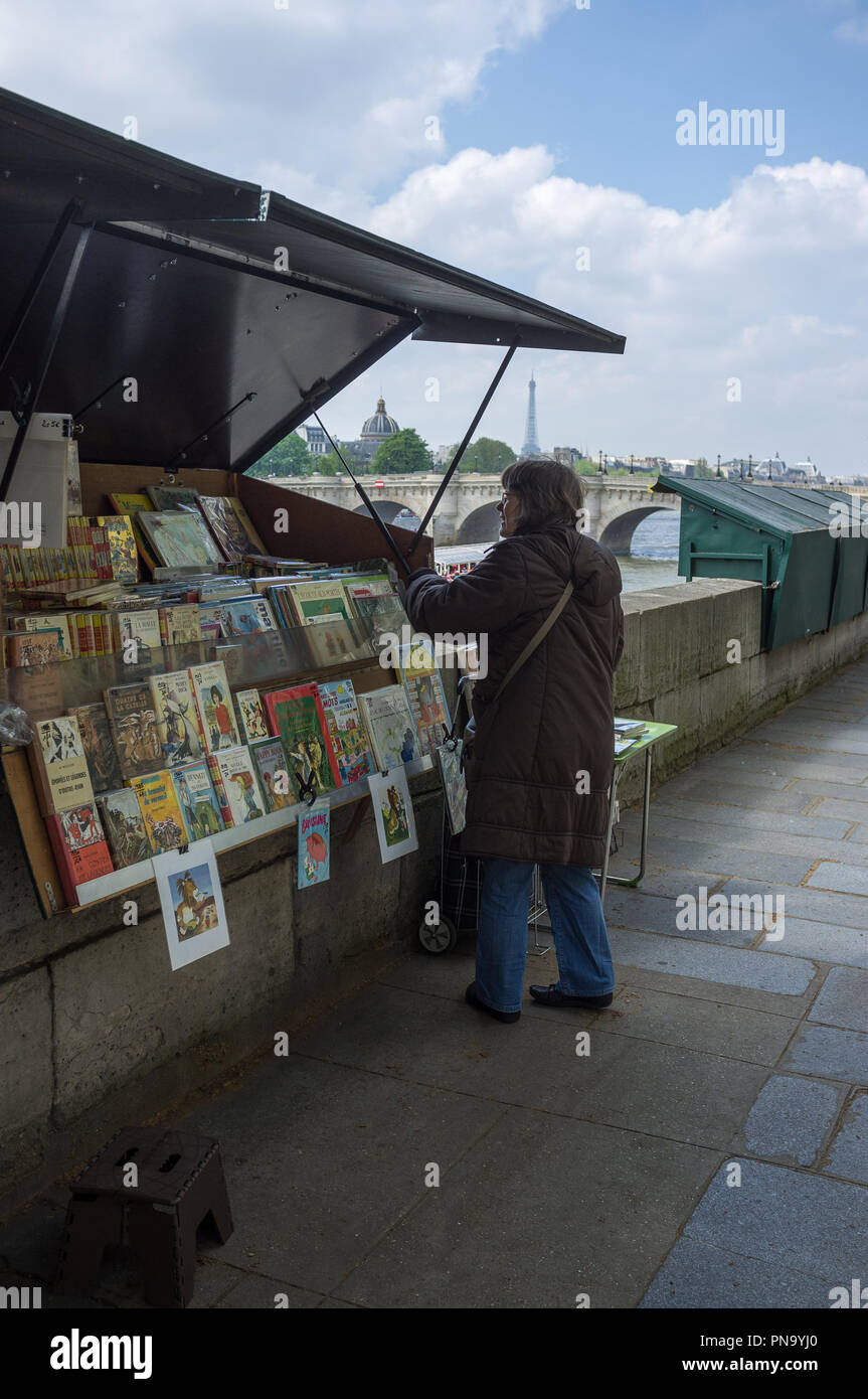 Bouquinistes hi-res stock photography and images - Alamy