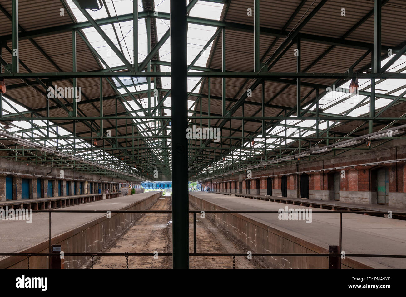 Single storey warehouse hi-res stock photography and images - Alamy