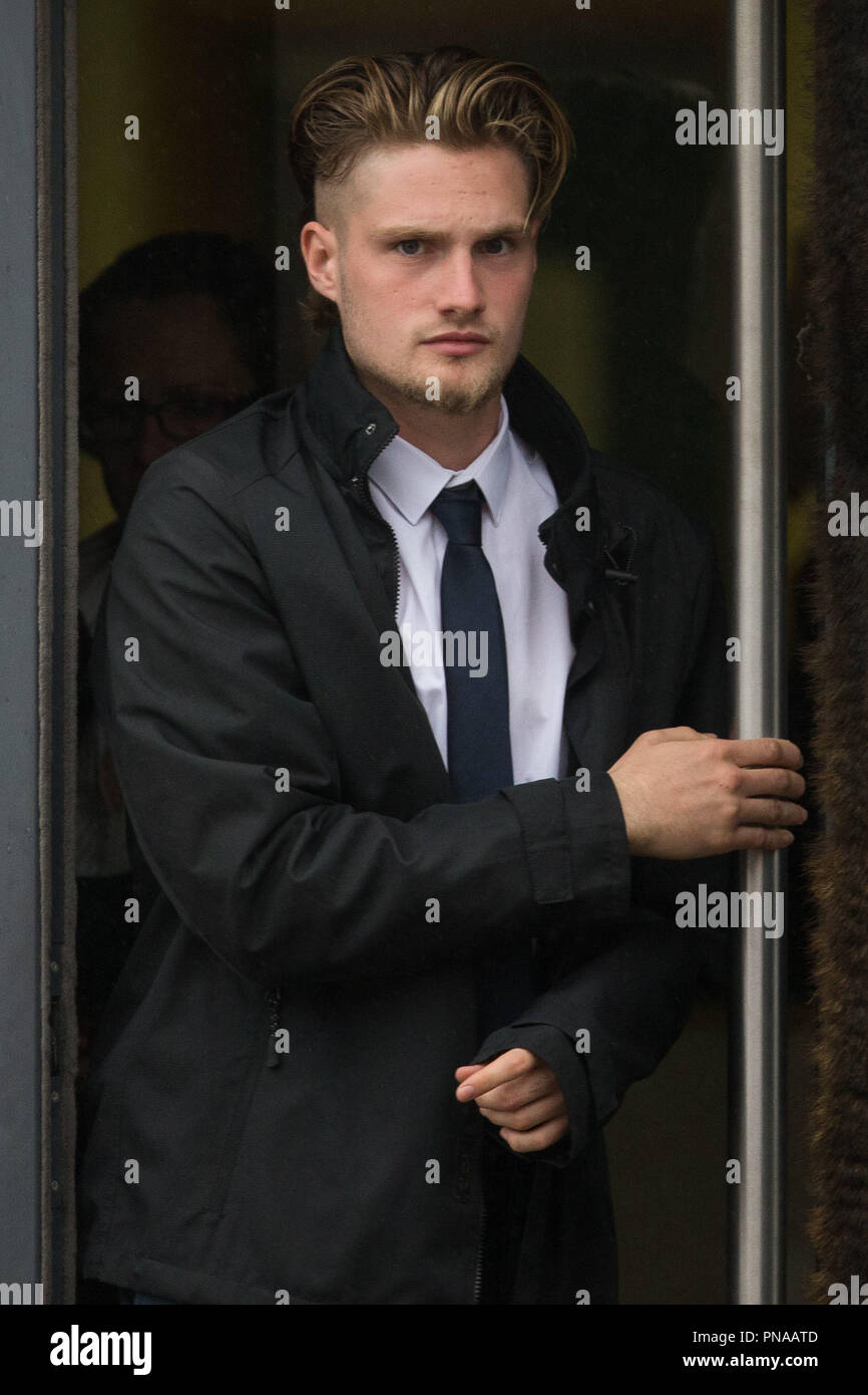 Battering ram hi-res stock photography and images - Alamy