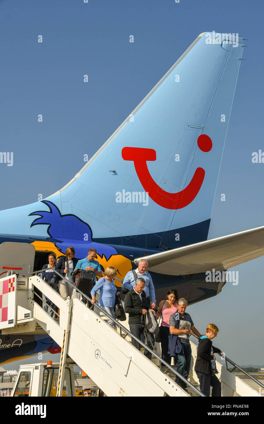 Tui livery hi-res stock photography and images - Alamy