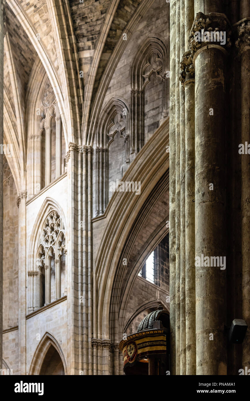 Interior view of vaults of St. Andrew Cathedral in Bordeaux Stock Photo ...