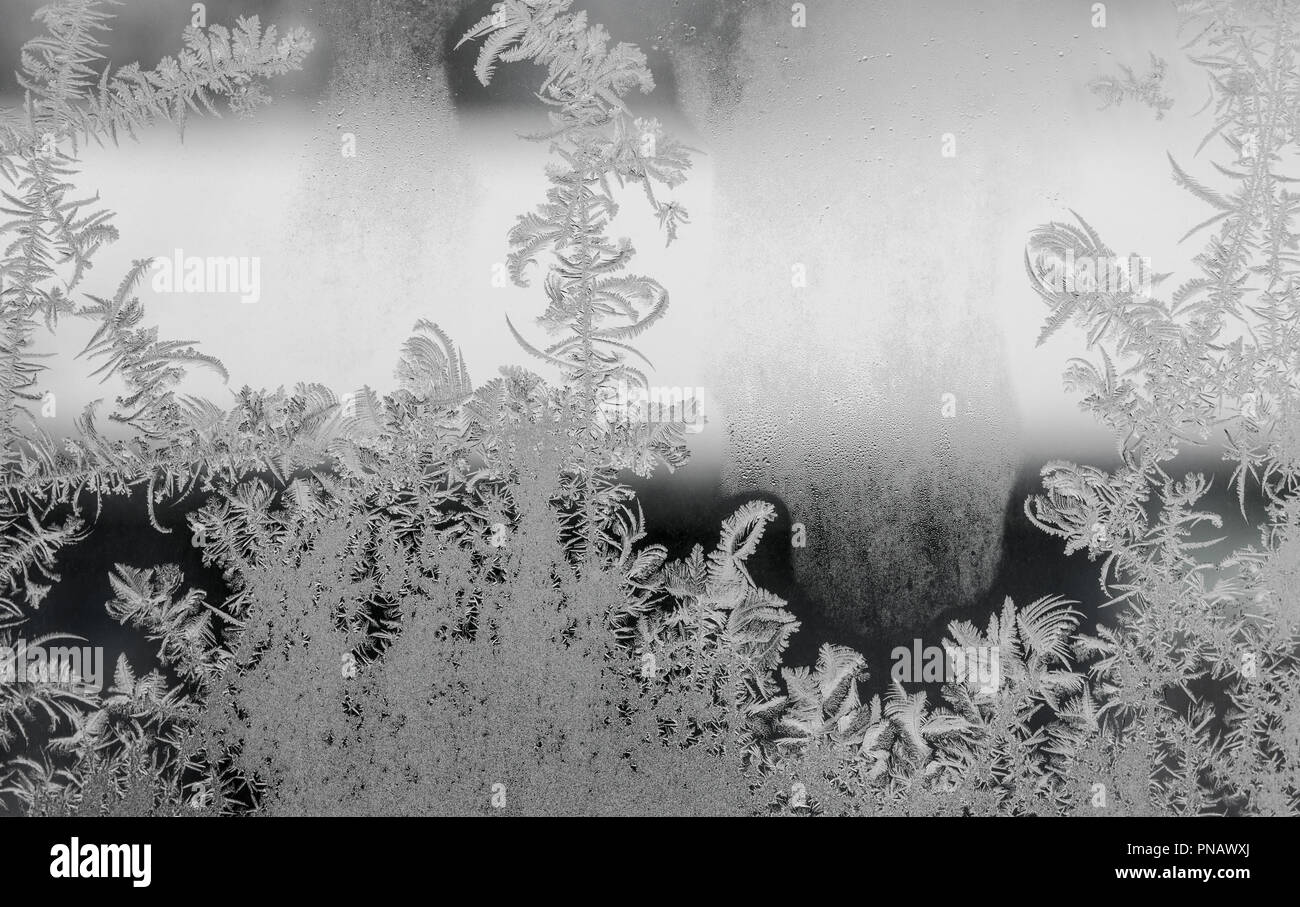 Slight snow on black background hi-res stock photography and images - Alamy