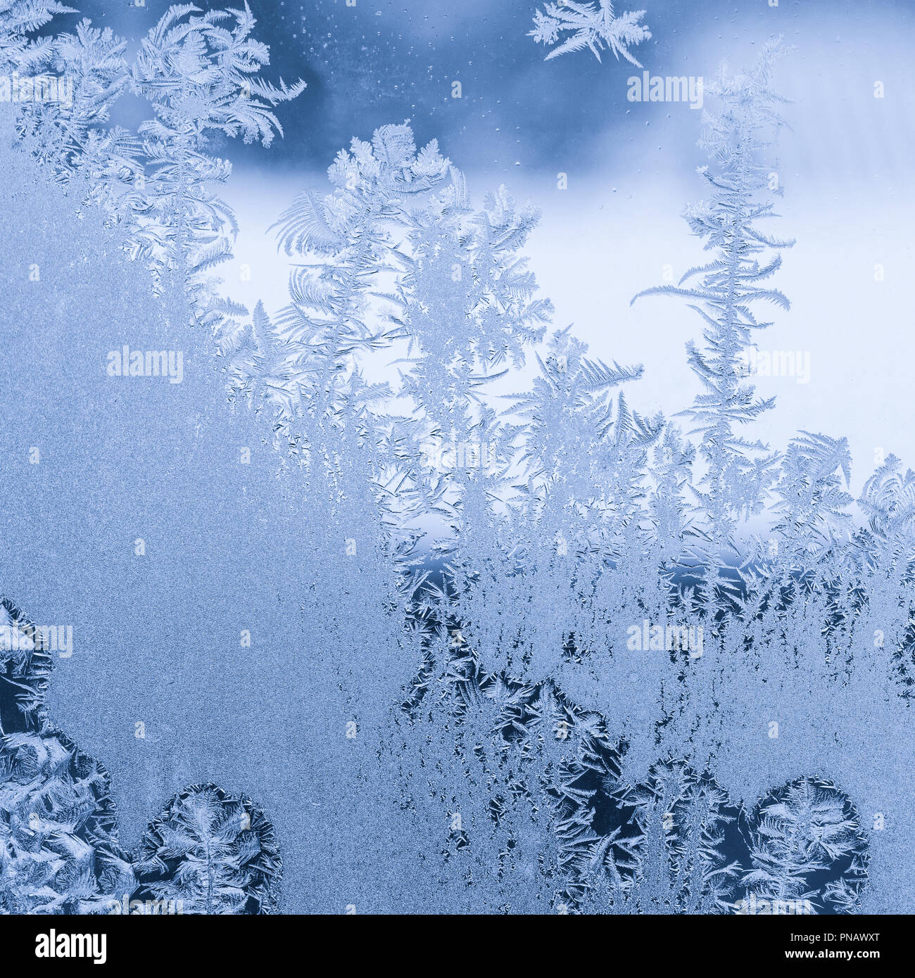 Slight snow on black background hi-res stock photography and images - Alamy