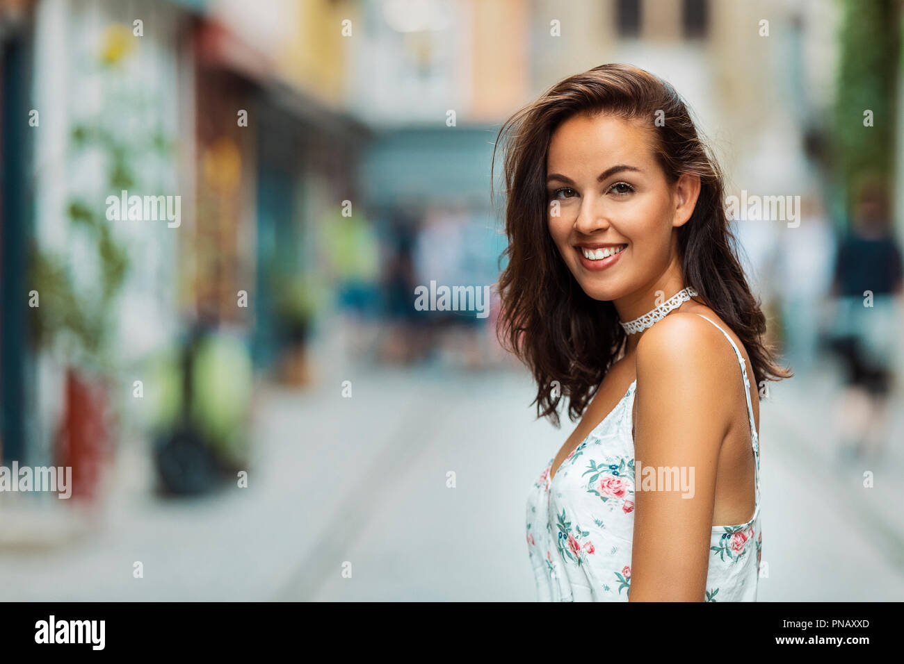 brunette woman looking back over shoulder Stock Photo - Alamy